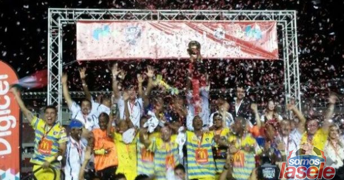 Chorrillo FC consigue levantar la copa - La Sele | Tvn Panamá