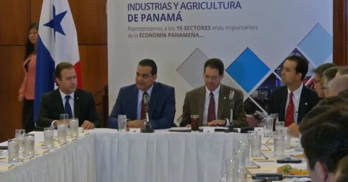 Empleados de empresas Waked acuden al Mitradel en busca de respuestas ...