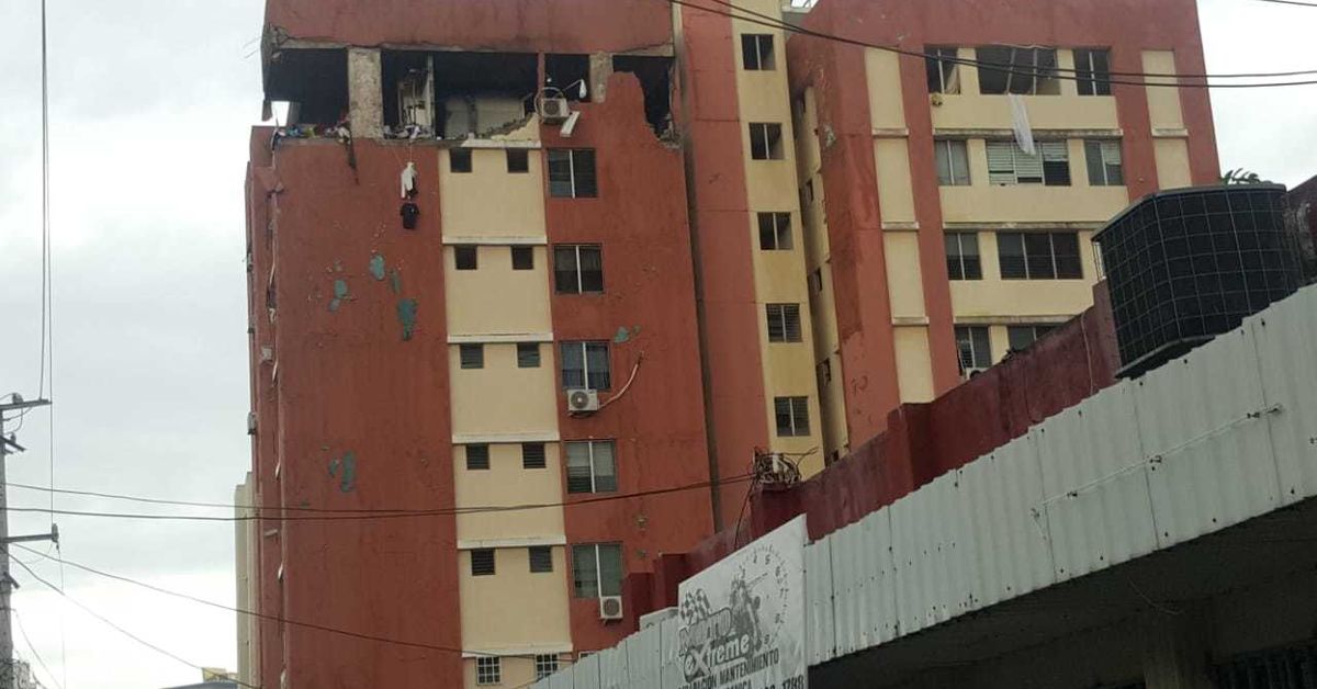 Inician investigación por explosión en edificio en Carrasquilla ...