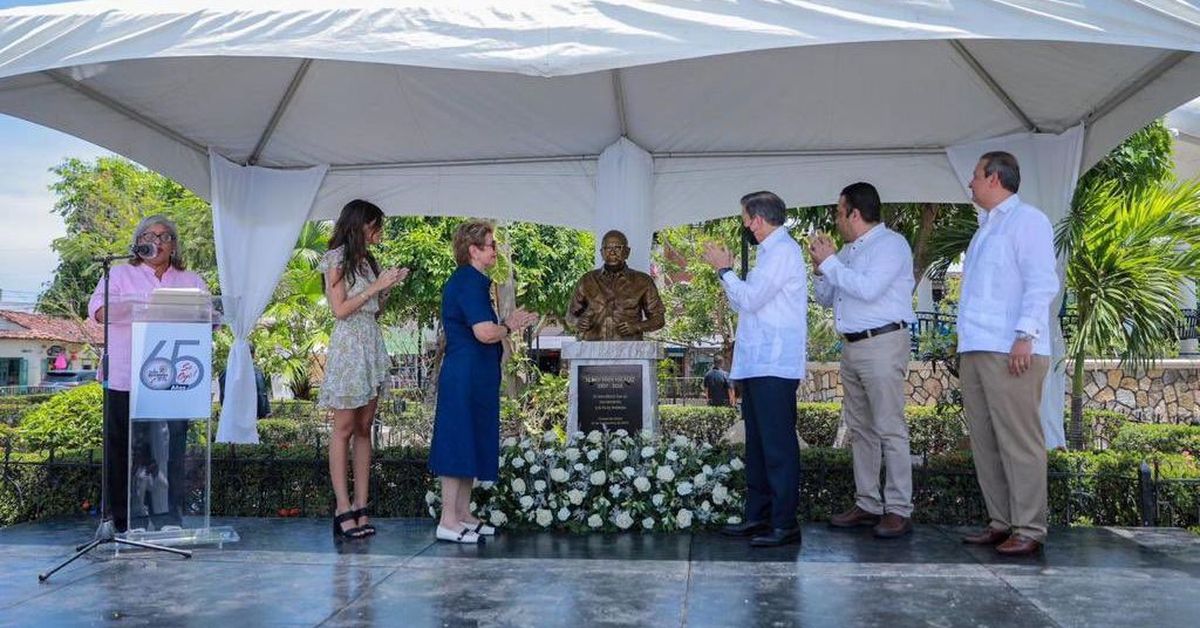 Pedro Solís Villaláz: Develan busto en honor al reconocido radiodifusor ...