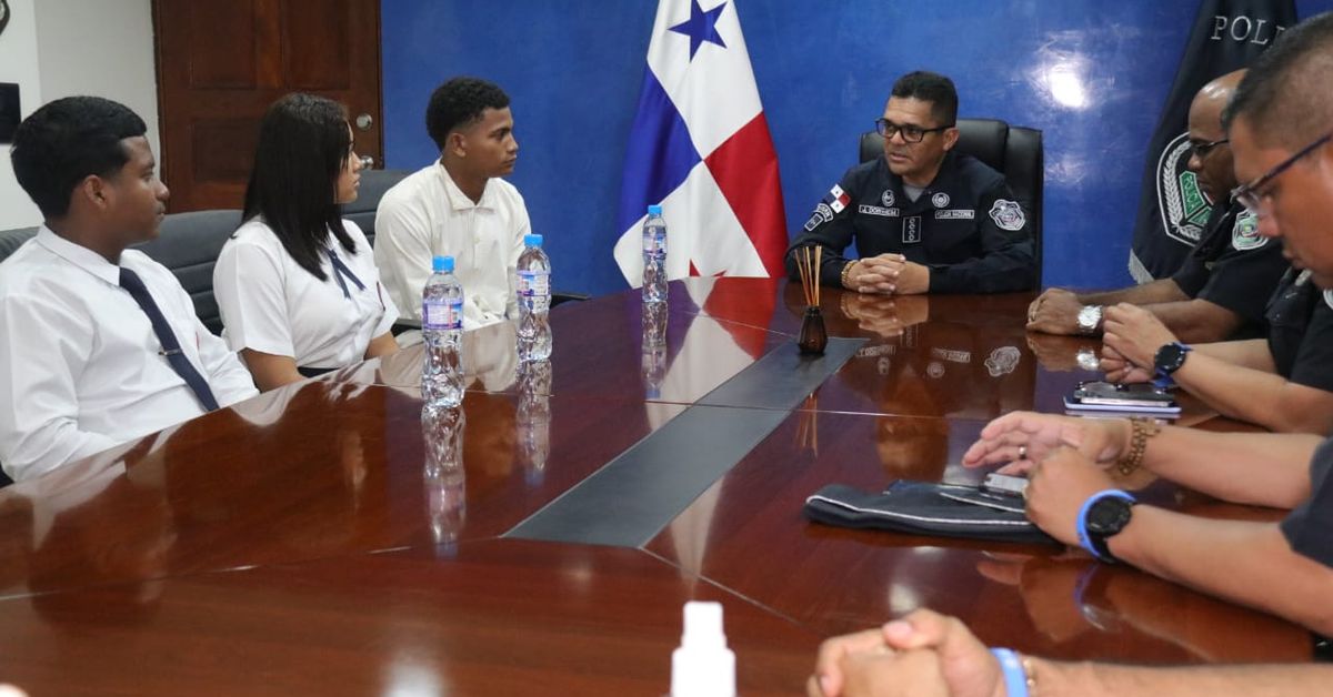 Reconocen a estudiantes que intervinieron en ayuda de persona agredida ...