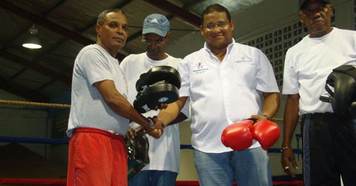 Entregan equipos de boxeo a gimnasio de Colón - Boxeo | Tvn Panamá