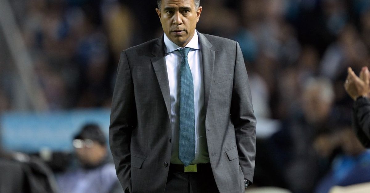Director técnico: ¡Oportunidad! César Farías deja Ecuador atrás para ...