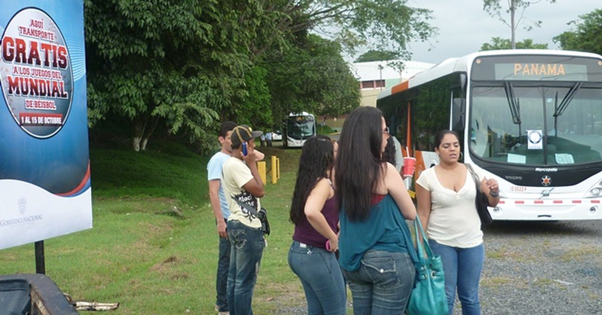 En el Metro Bus para el estadio - Beisbol | Tvn Panamá