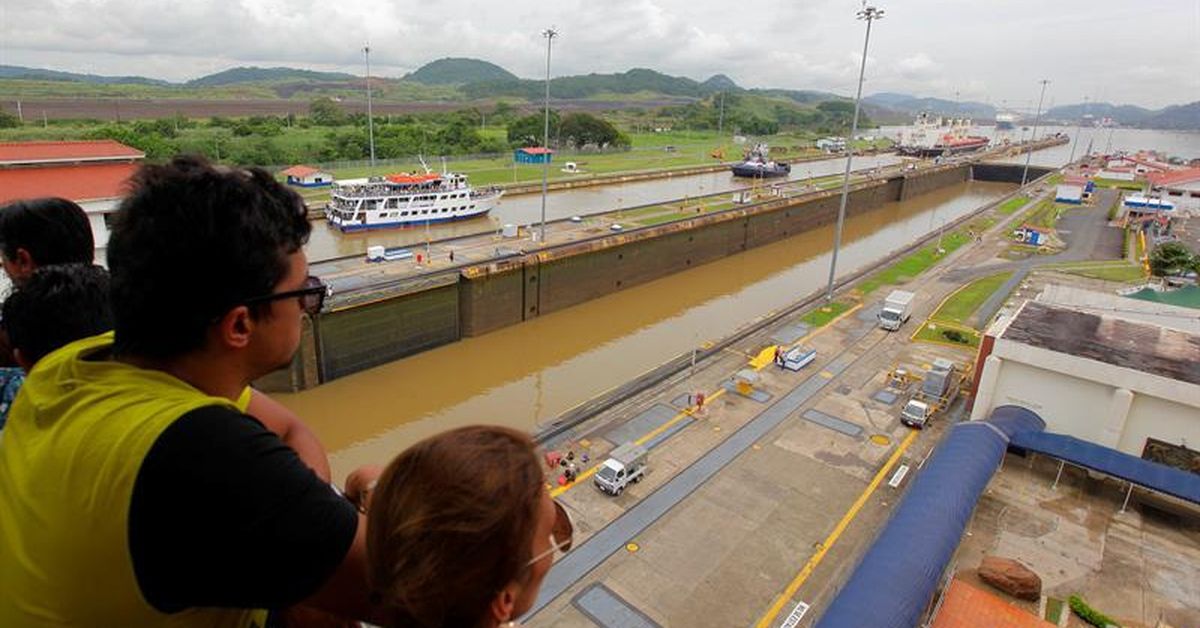 Buque portavehículos más grande del mundo atravesará el Canal de Panamá ...