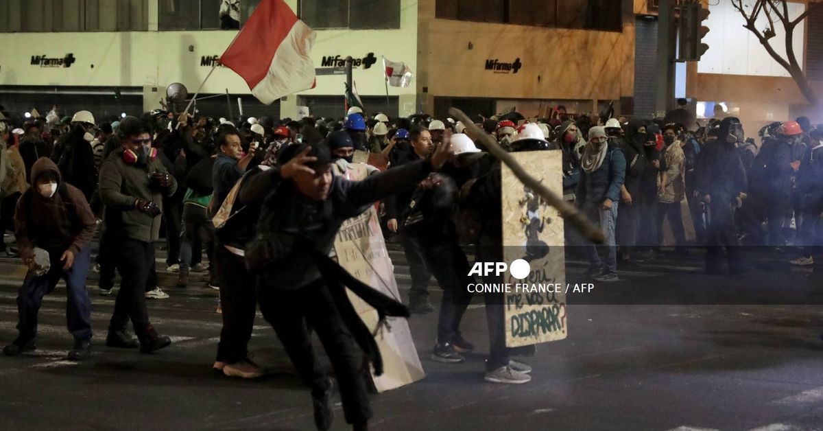 Un muerto y 100 heridos en protesta masiva tras instalarse nuevo ...