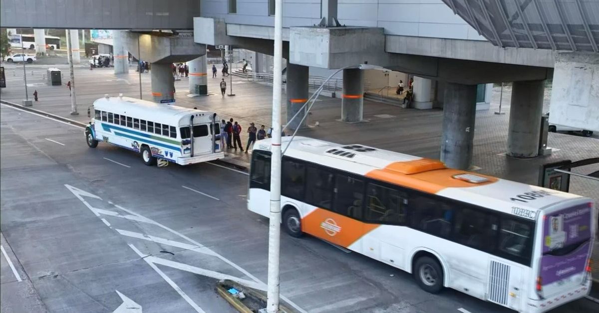 ¿Ha mejorado la frecuencia de buses en la estación Metro Cincuentenario ...