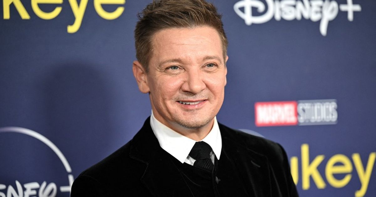 Jeremy Renner ya camina con bastón 4 meses después de su terrible ...
