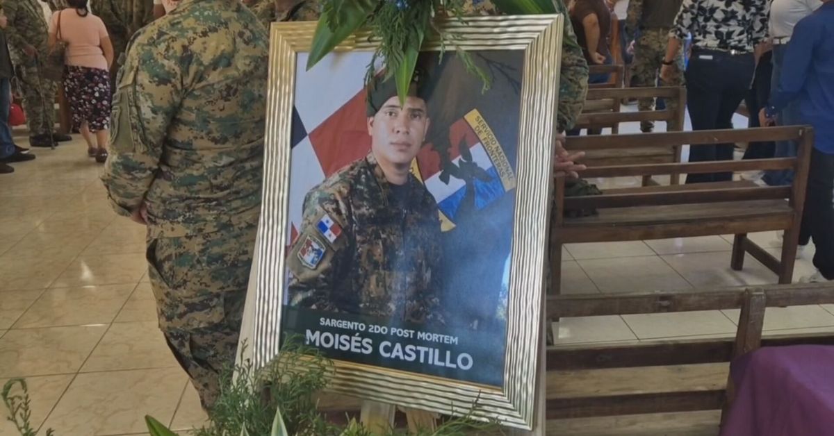 Compañeros y familiares dan el último adiós al sargento Moisés Castillo ...
