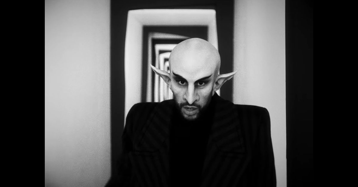 Bad Bunny: Bad Bunny estrenó 'Baticano' con un espeluznante atuendo ...