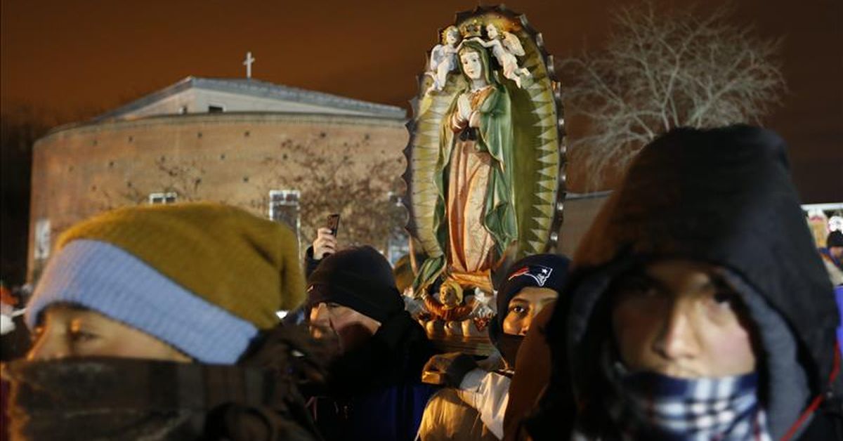 Peregrinos se reúnen en la Basílica para postrarse ante Virgen de ...