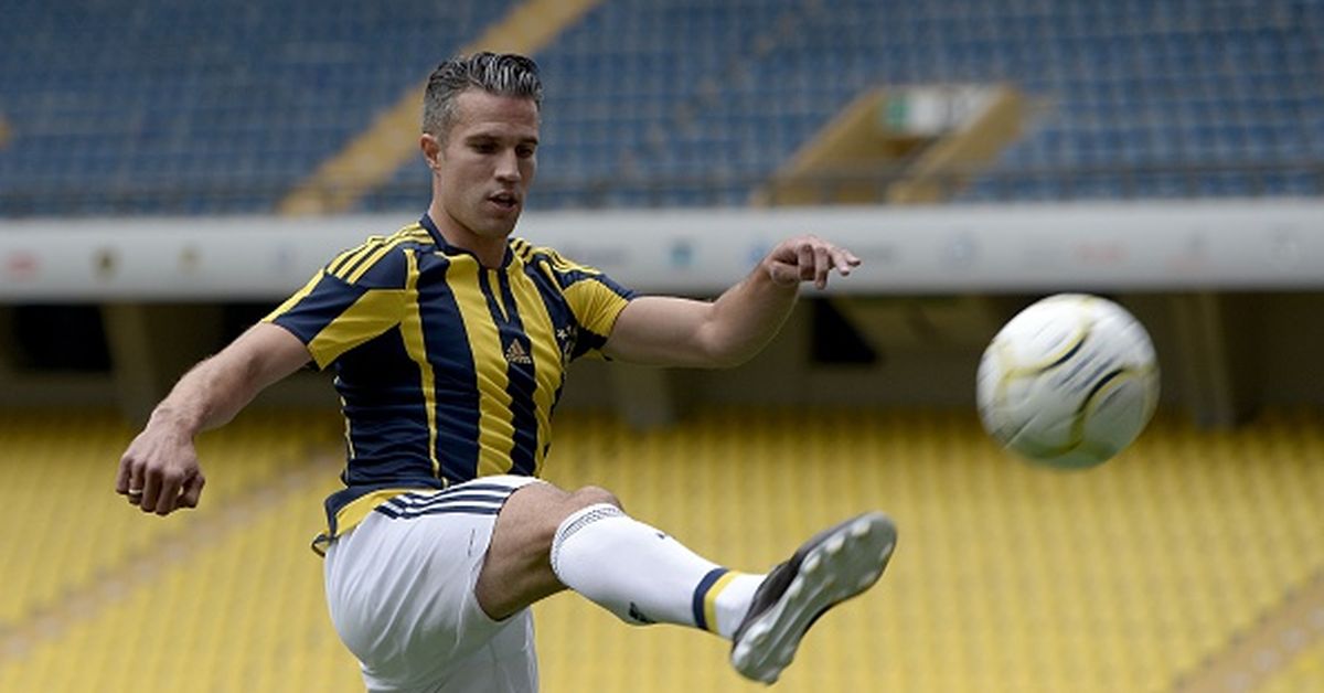 Robin van Persie es presentado en Estambul - Fútbol internacional | TVN ...