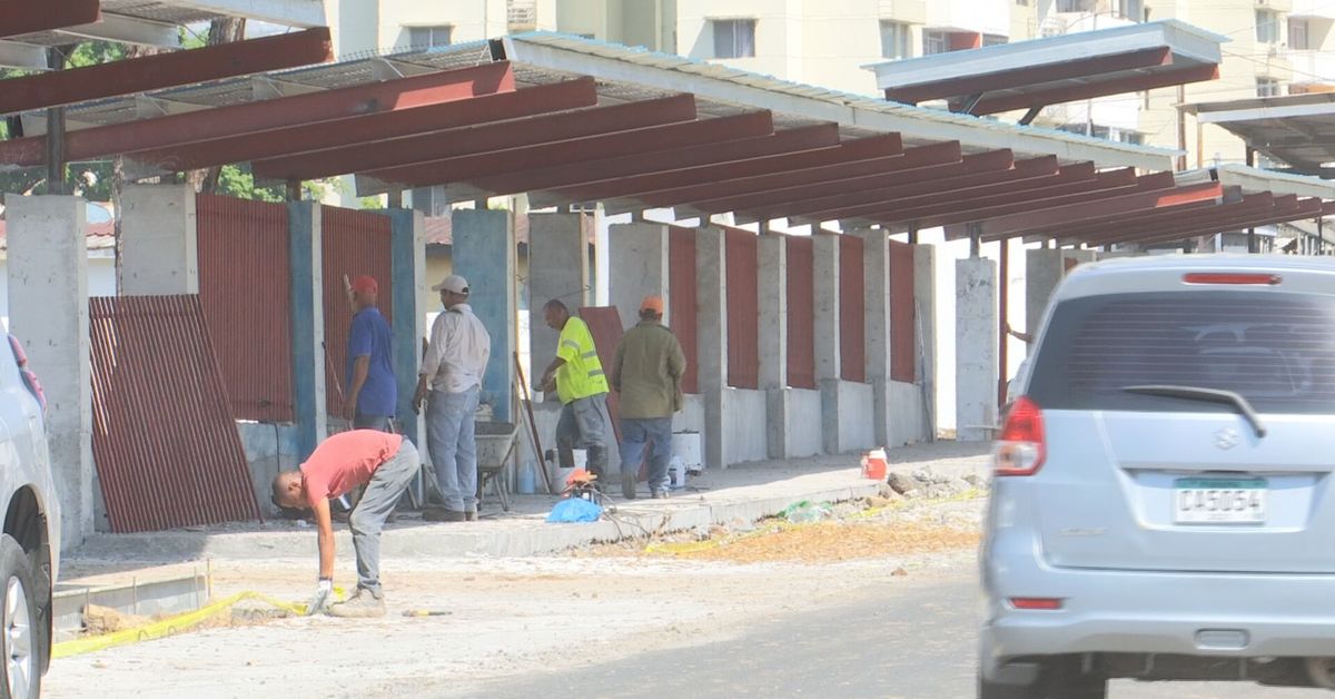 Año escolar 2023: Siguen los trabajos de construcción en la fachada y ...