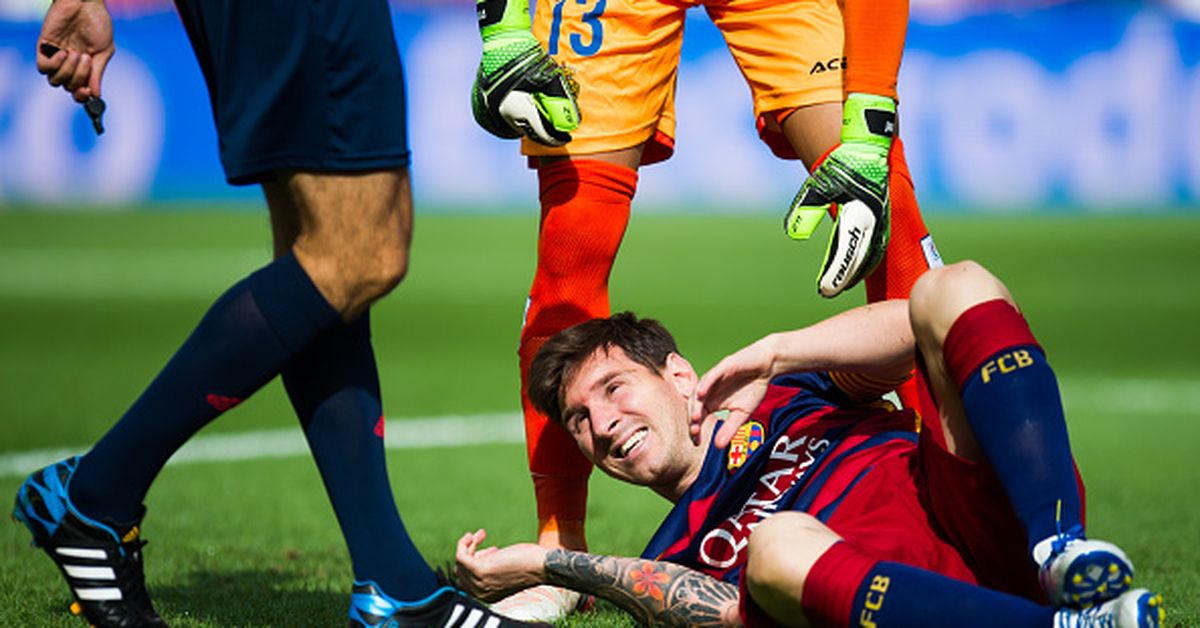 Messi sale lesionado frente a las Palmas - Fútbol internacional | Tvn ...