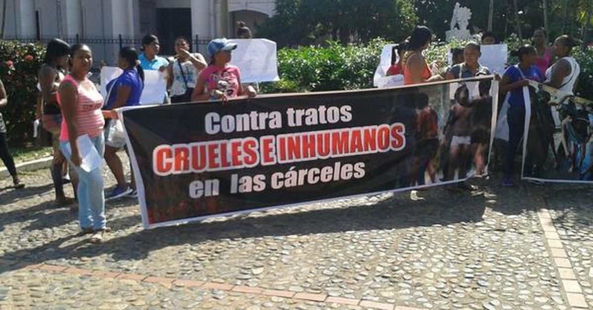 Familiares de detenidos en Punta Coco marchan hacia la Presidencia ...