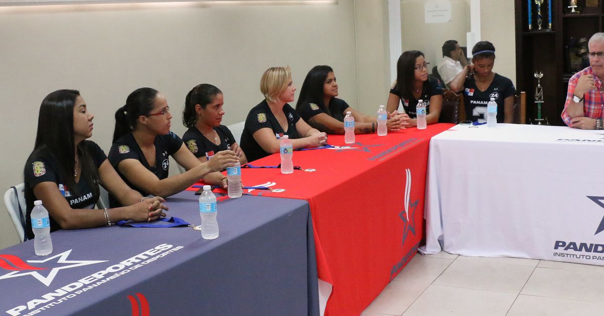 Pandeportes agasaja a campeonas mundiales de flag football - LIFFF ...