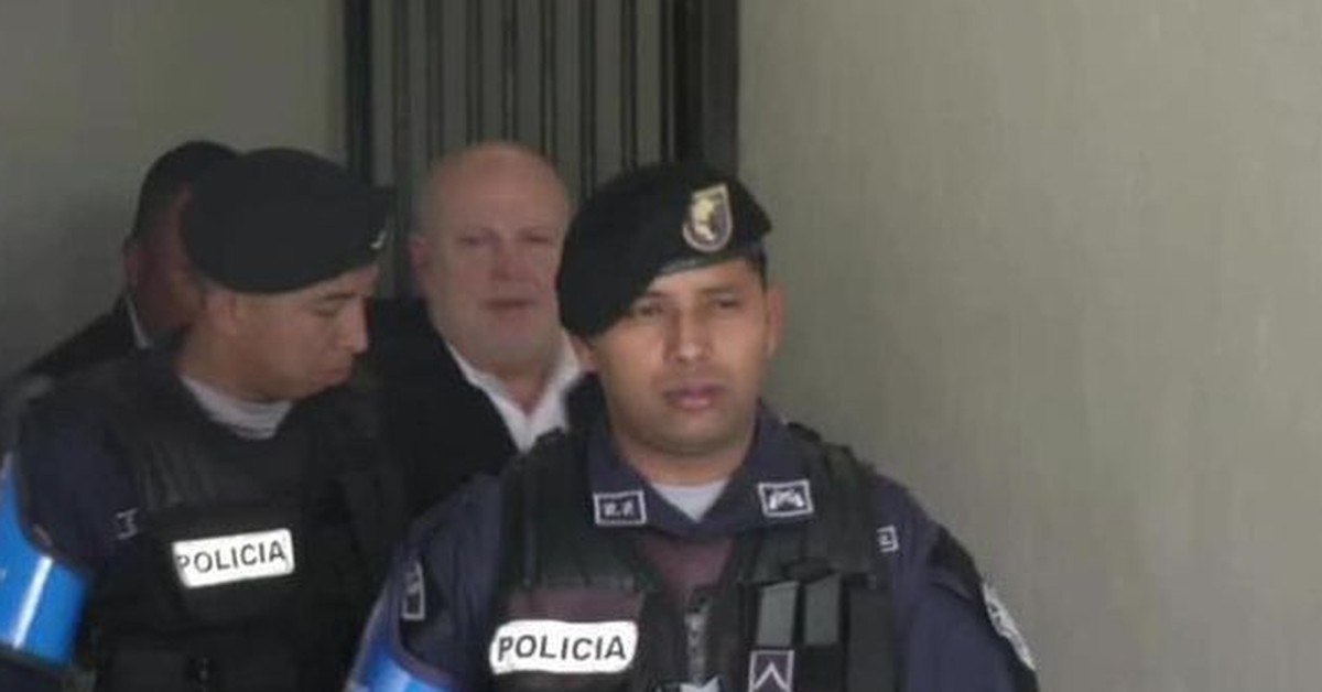 Autoridades impiden la salida del país a Richard Fifer, exgobernador de ...