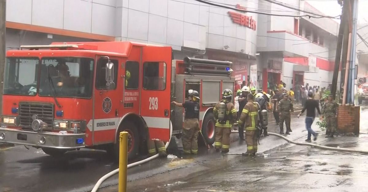 Incendio: Bomberos extinguen incendio en depósito de un almacén en Paso Canoas - Provincias ...