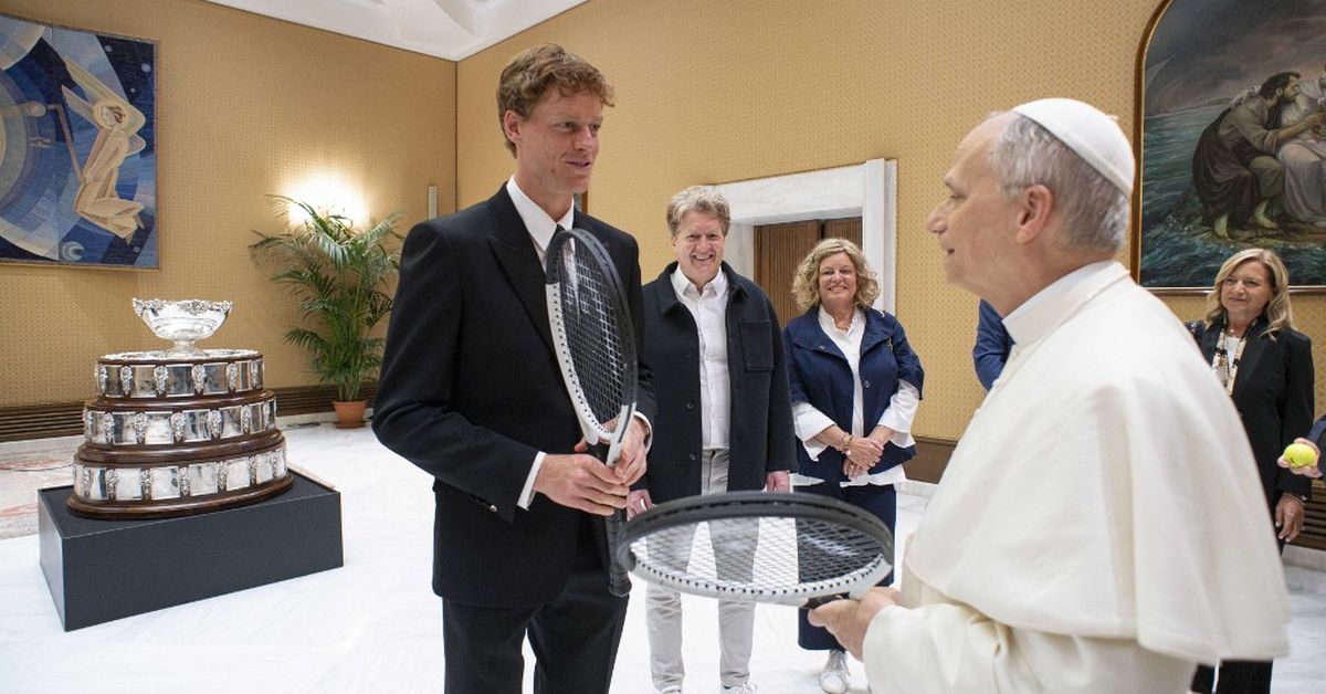 Papa León XIV junto a Jannik Sinner el número uno del tenis mundial en ...