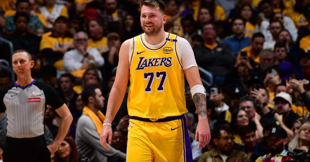 Luka Doncic se estrenó con la camiseta de Los Ángeles Lakers - Más ...