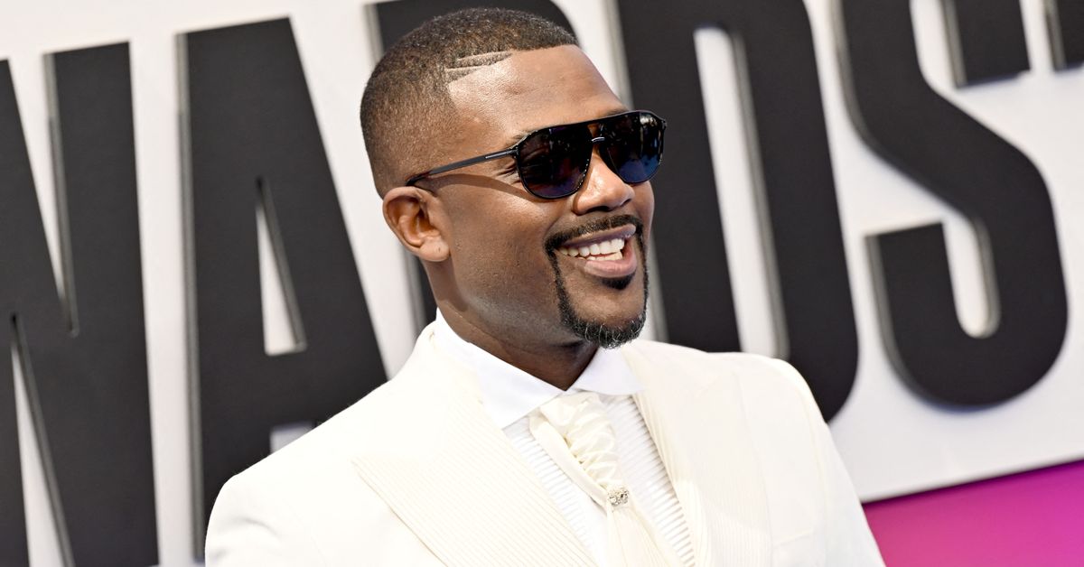 Ray J aparece en tarima con los ojos ensangrentados y un monitor en el ...