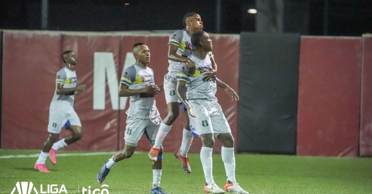 Fútbol: Liga Prom: Noche llena de goles y golpes en la final de la ...