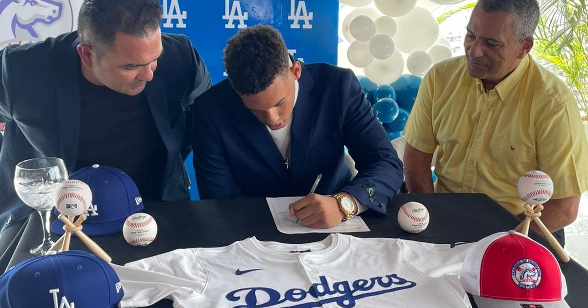 Adrián Torres firmó contrato con los Dodgers de Los Ángeles, campeones ...
